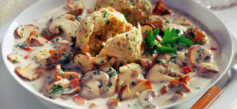 Pilzragout mit Semmelknödeln – Schnell und Einfach